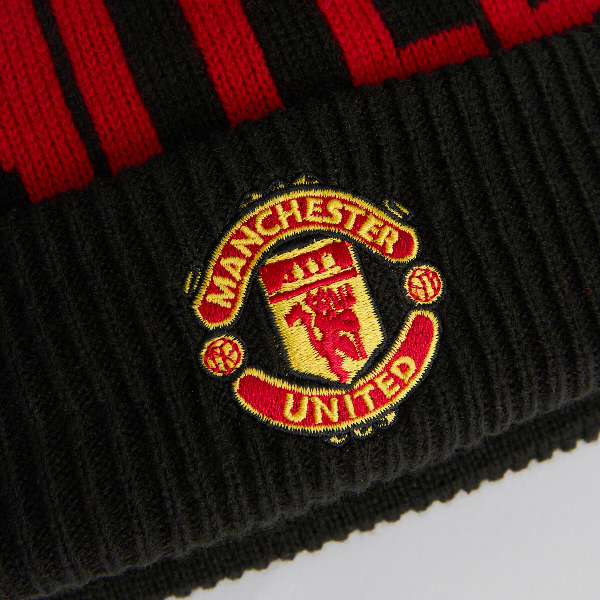 Buy Manchester United x New Era Sport Beanie Red | Manchester United Store
