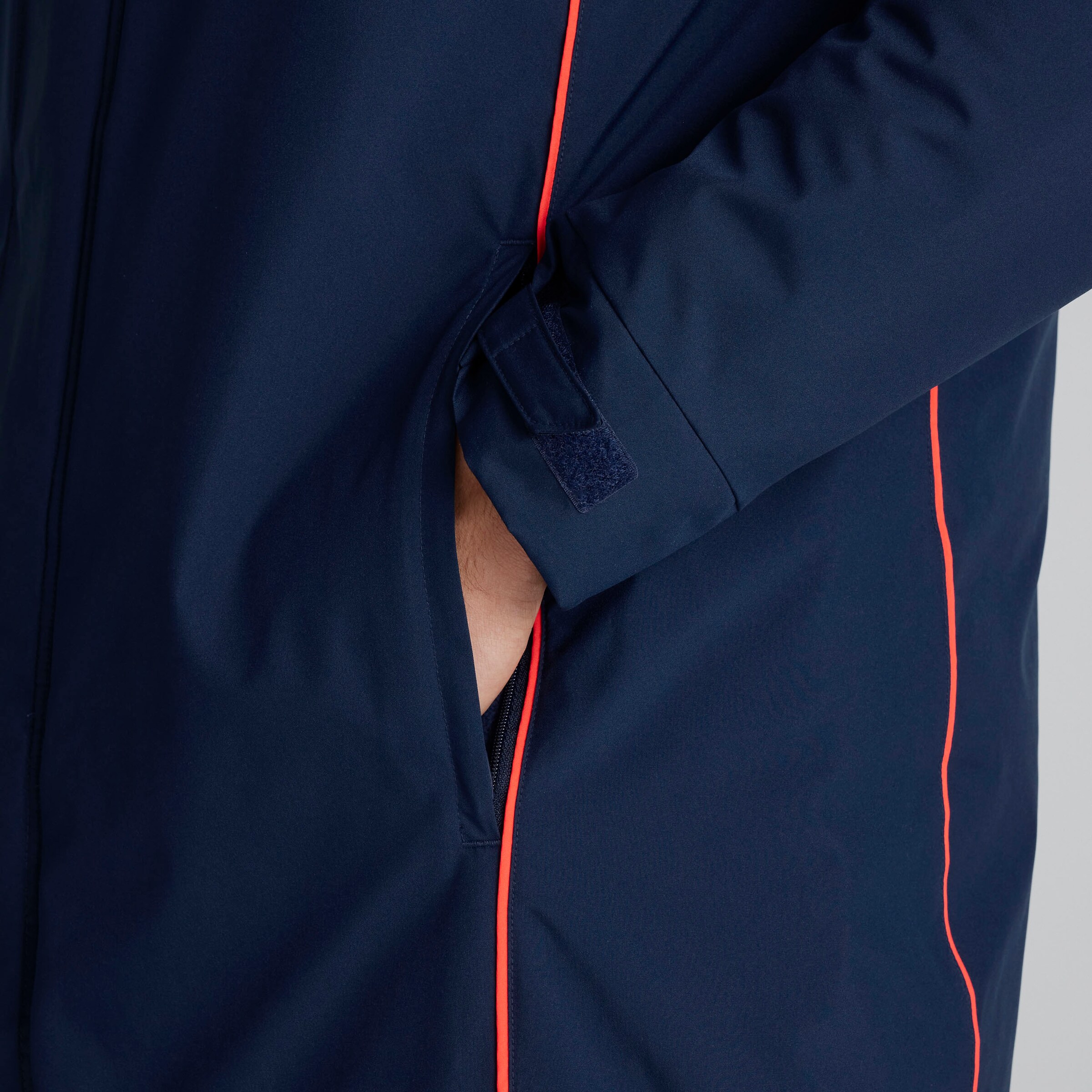 Buy Manchester United Tiro 24 Stadium Parka Navy | Manchester United Store