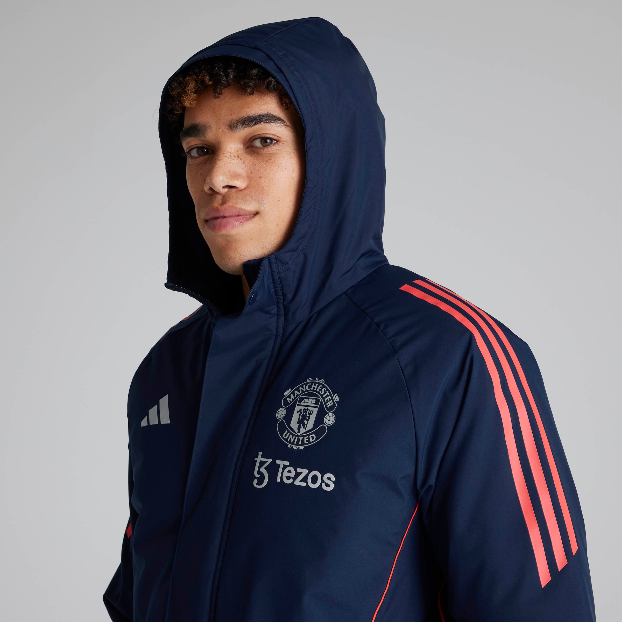 Buy Manchester United Tiro 24 Stadium Parka Navy | Manchester United Store