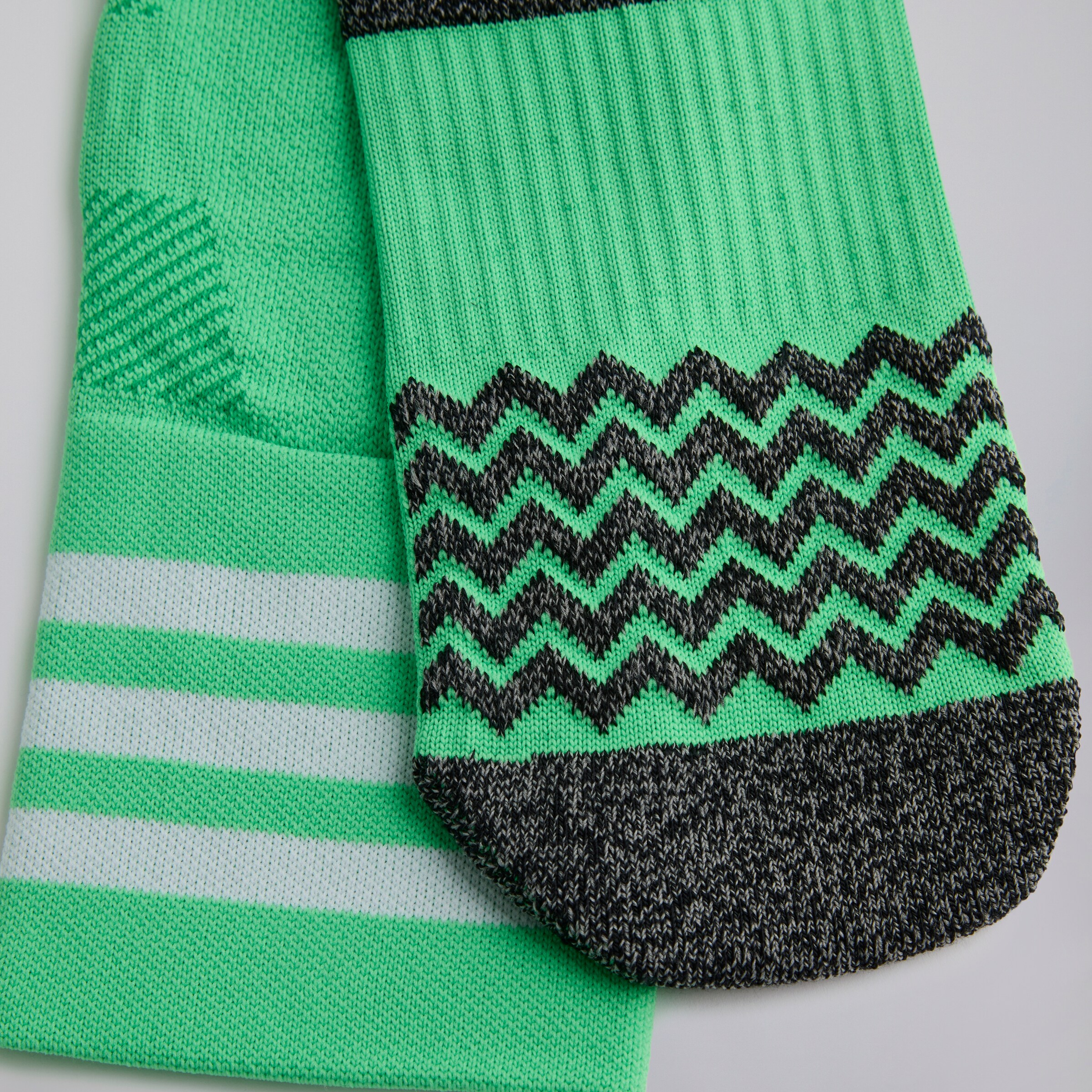 Compra Manchester United 25/26 Third Goalkeeper Socks Green | Tienda de ...