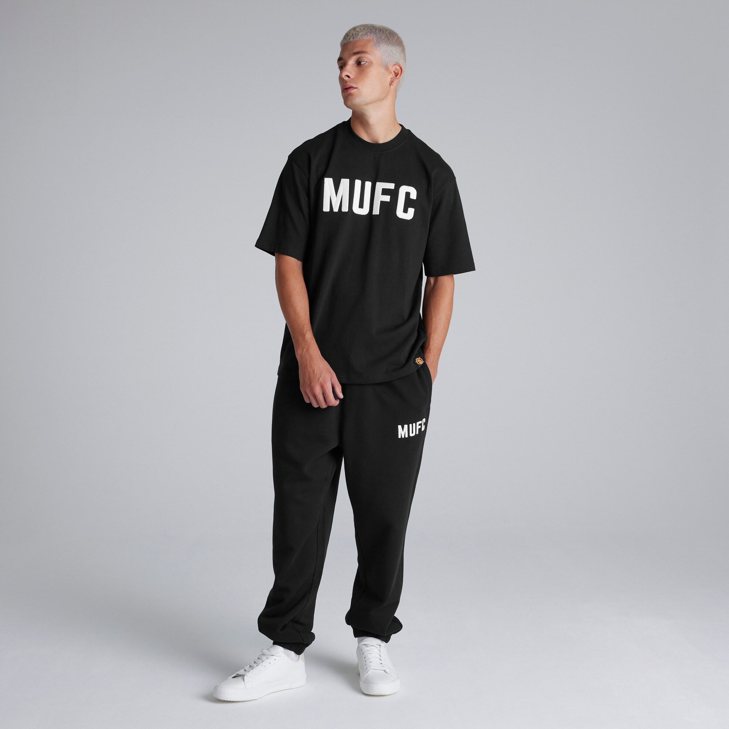 Buy Manchester United Mens MUFC T-Shirt Black | Manchester United Store