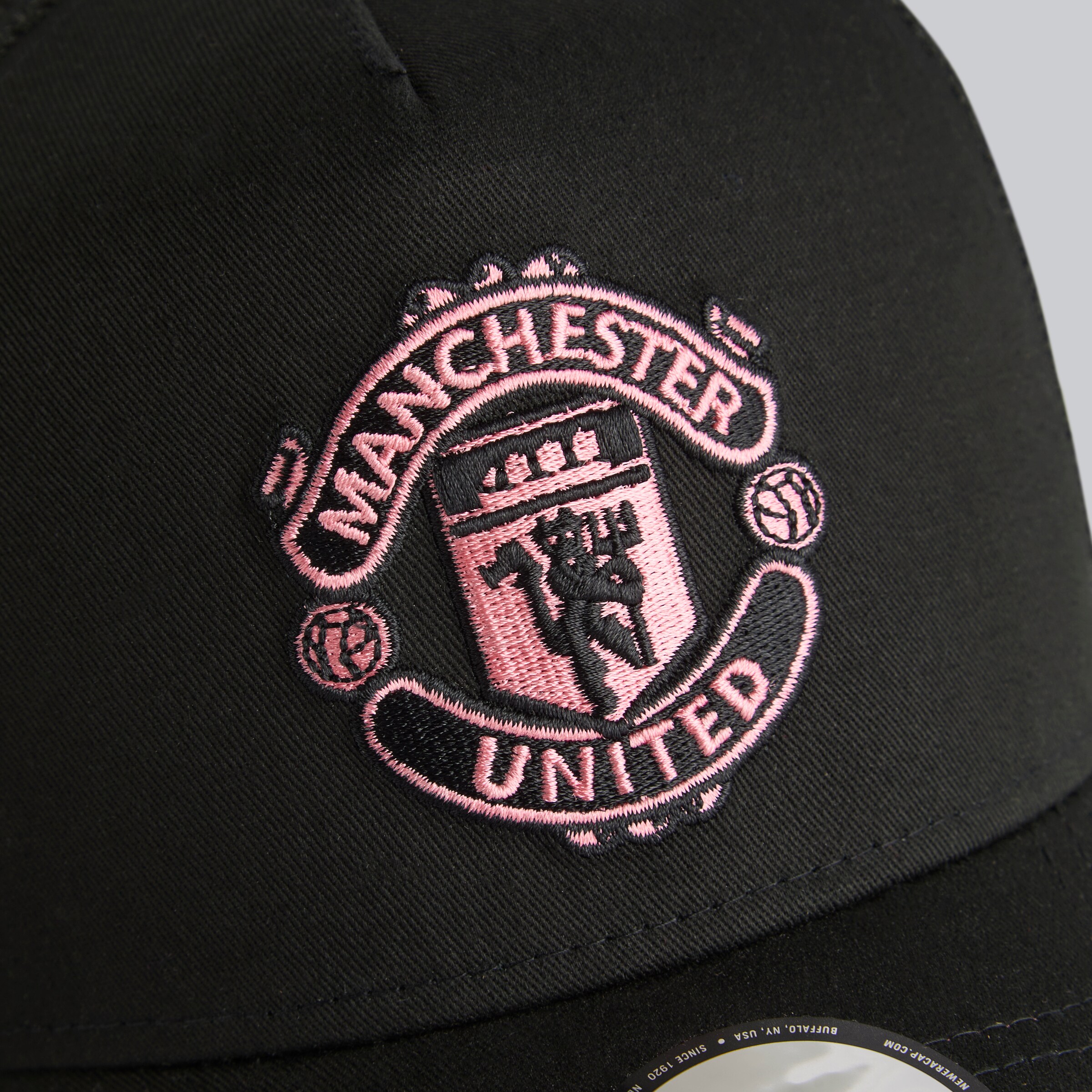 Buy Manchester United x New Era Neon Crest Trucker Cap Black ...