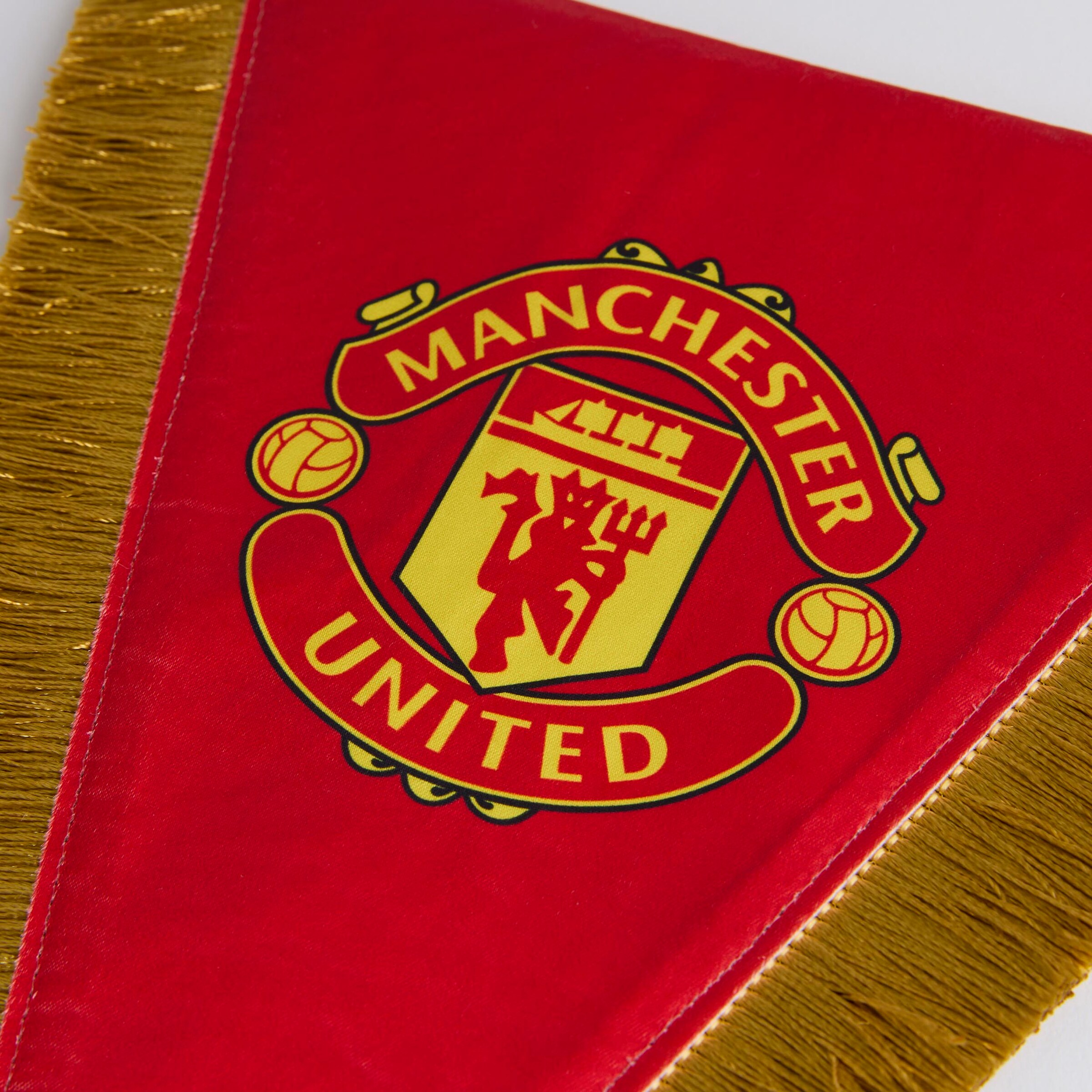 Manchester United Crest Triangle Pennant Red 구매 | Manchester United 스토어