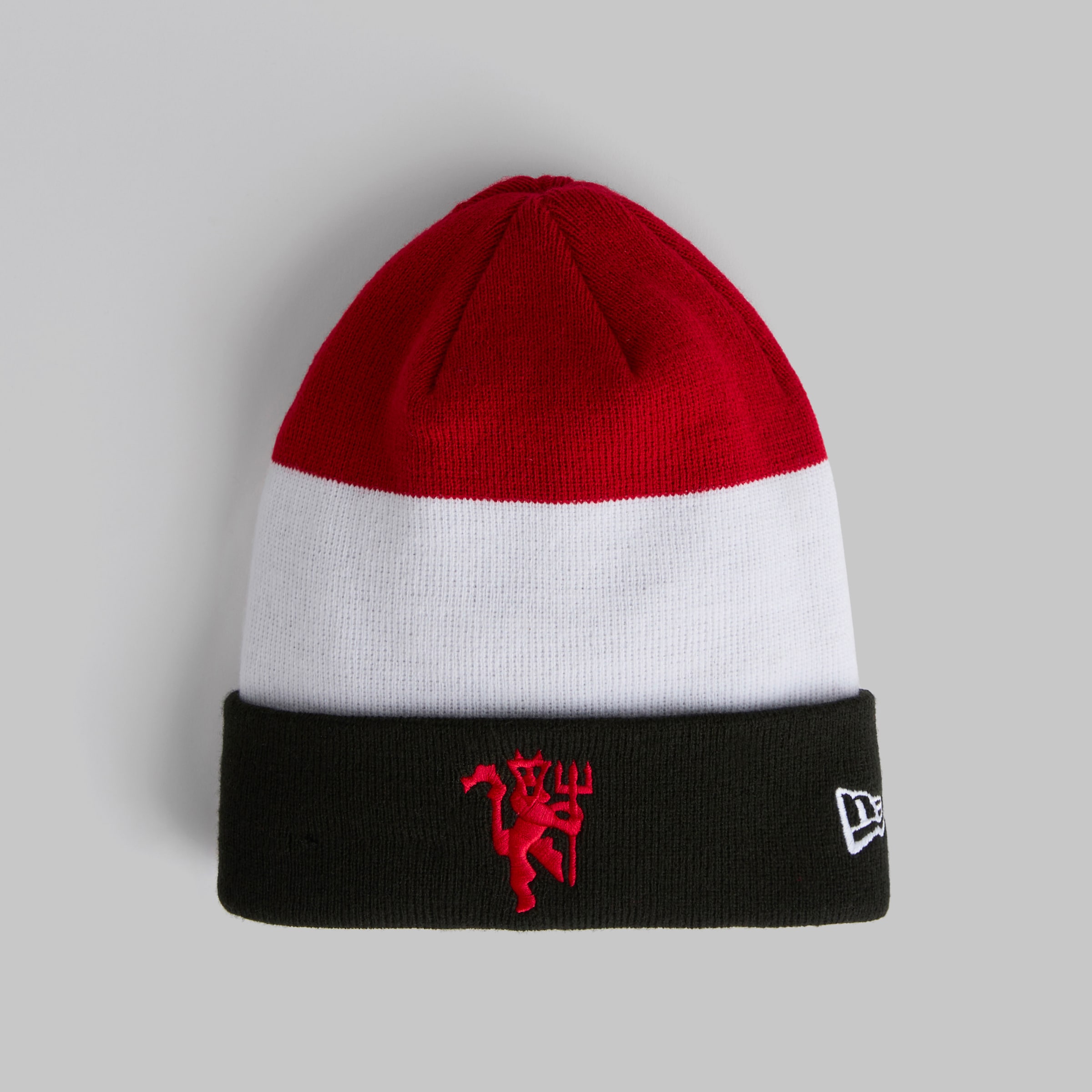 Buy Manchester United x New Era Fan Flag Cuff Beanie Red | Manchester ...